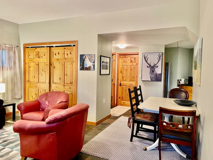 Cozy Canmore Home Near Downtown - Canmore
