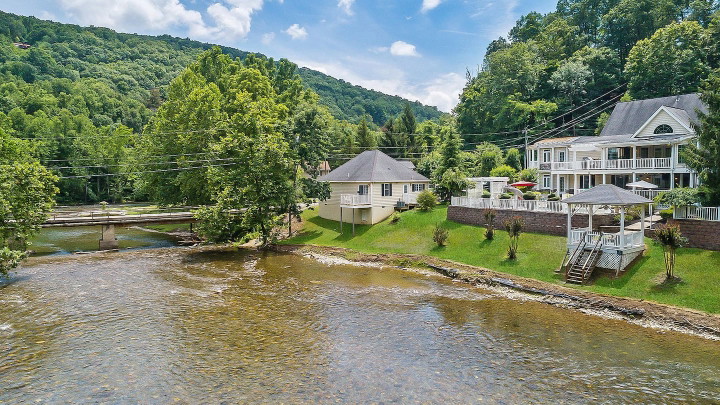 Jackson River Estate : Chalet Confortable Sur La Rivière - Covington, VA