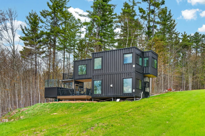 Luxury Container Home
Sauna-heated Pool-hot Tub - Vermont