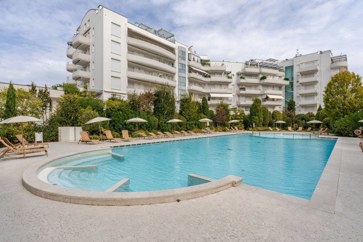 Pool + Beach · Jesolo Centro Moderno Appartamento - Italie