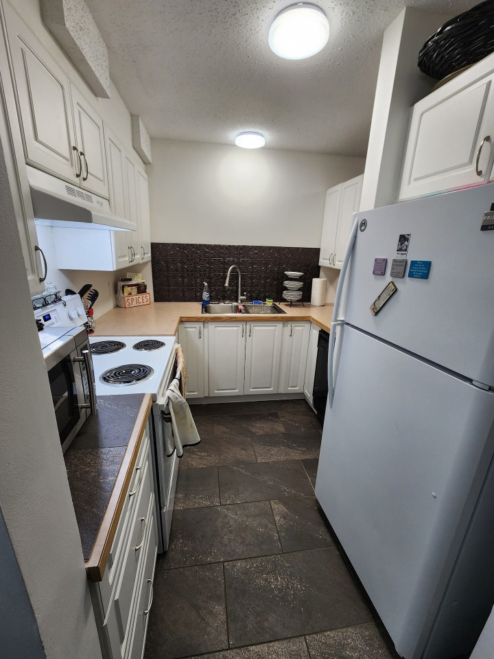 Fantastic Location, 2 Bd, 1 Bath Up To 4 Guests - Yellowknife