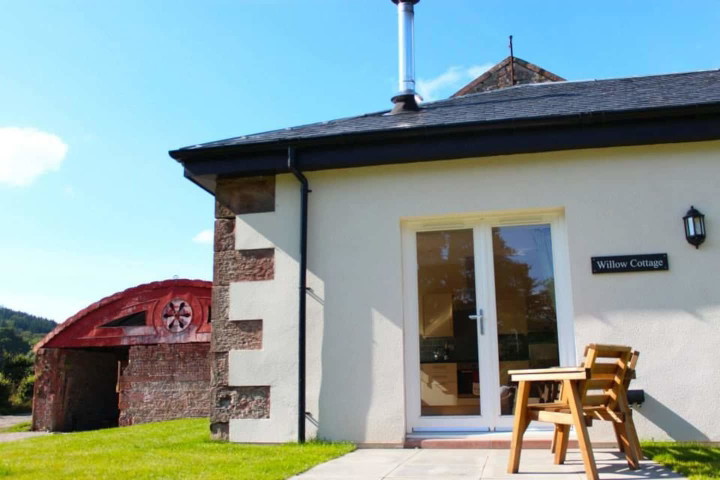 Willow Garden Cottage (Auchendennan ) - Loch Lomond