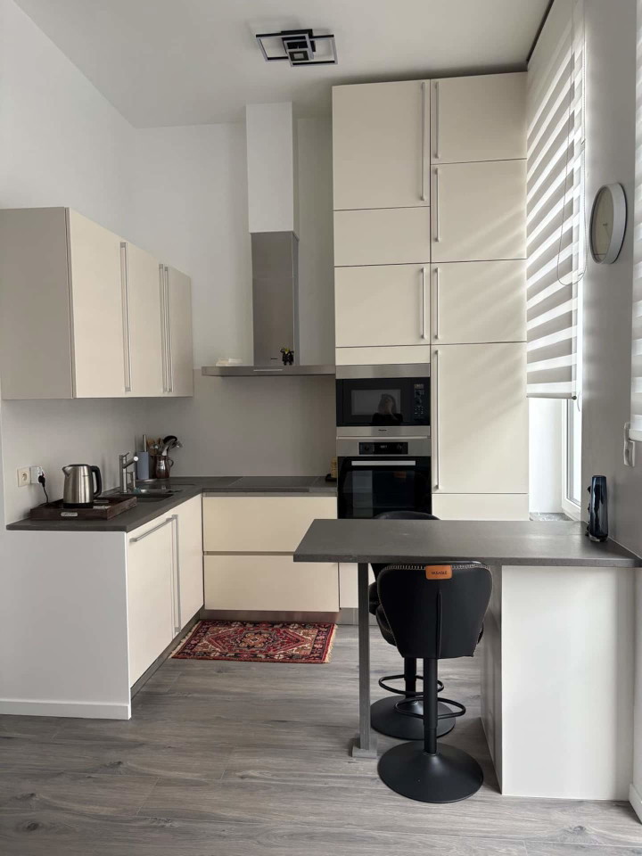 Modern Air-conditioned Living Room, 1 Bedroom & Sofa Bed - Regione Bruxelles