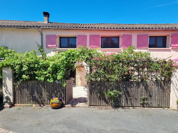 3 Peaceful Country Gites - Sleeps 16 With 2 Wood-fired Hot Tubs & Swimming Pool - フランス
