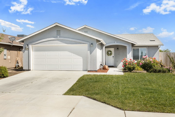 The Poppy House 4bd Near Nas - Lemoore, CA