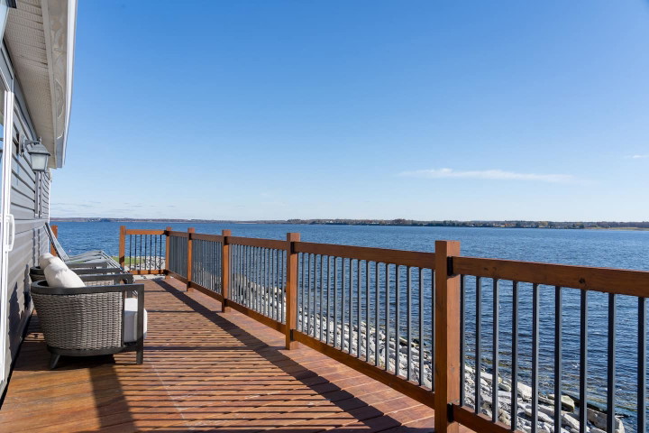 Black Bay Chalet- Charming Lakeside Hideaway - Sackets Harbor, NY