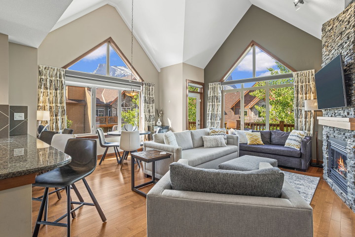 Luxury Vacation Corner Penthouse Suite - Canmore
