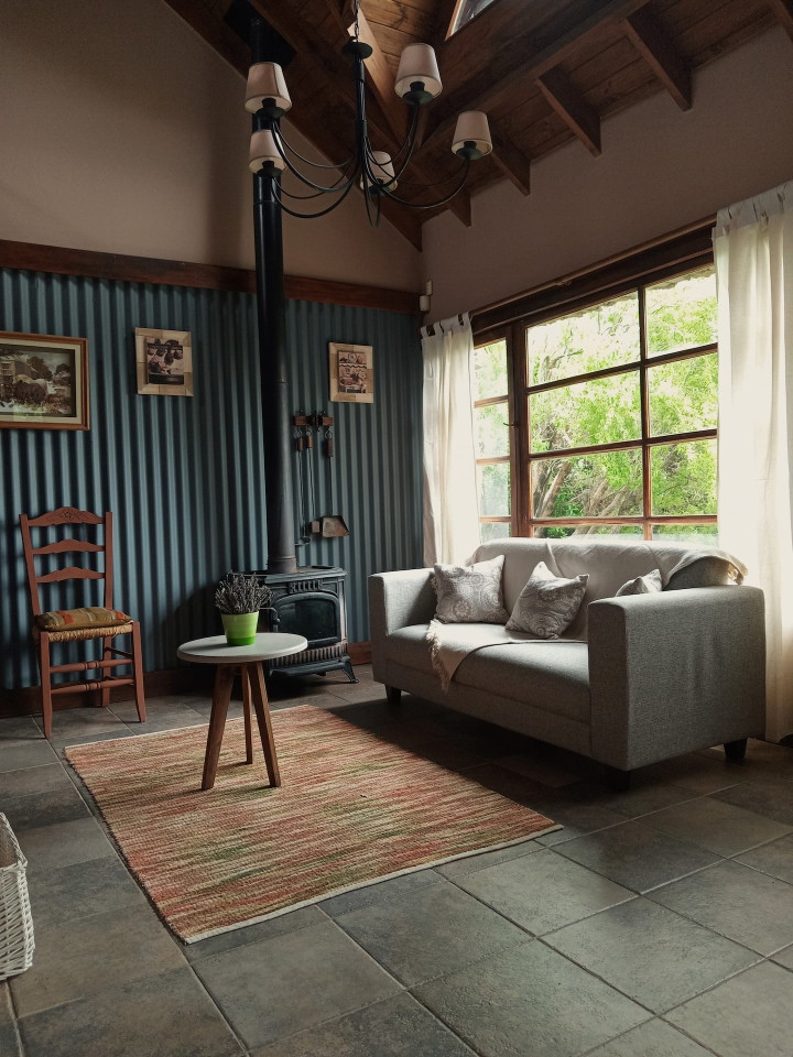 Calm House Overlooking The Lake, 2 Bathrooms, Large Garden - El Calafate