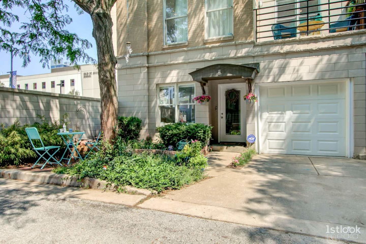 Chic Townhouse: 2br, Rooftop, Free Parking, Secure - 