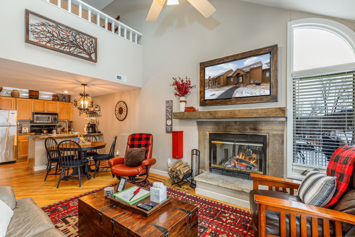 Woodland Vista Retreat On Creekwood - Patio, Grill - Galena, IL