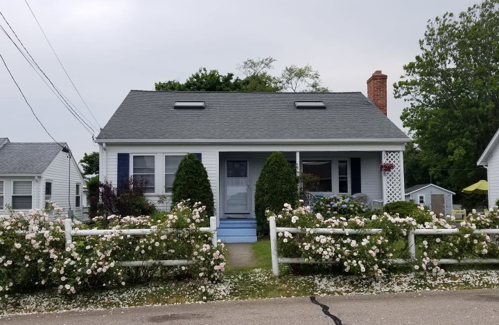 Cute Beach Cottage Week, Month And Semester Option - Rhode Island