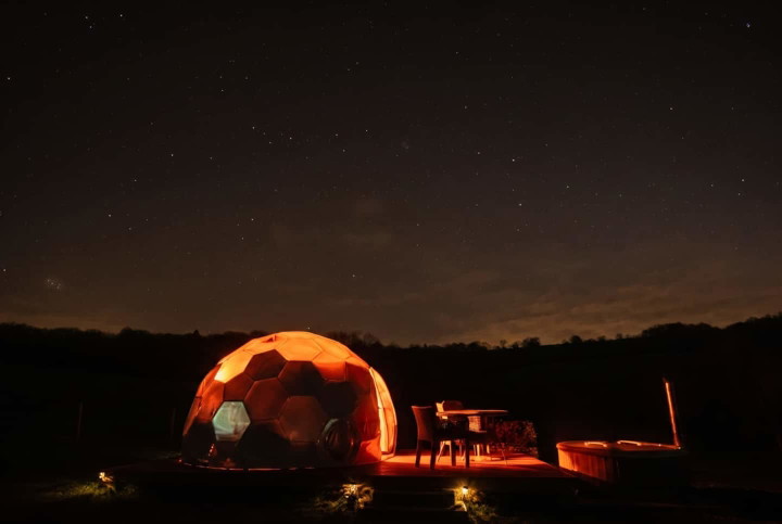 Cosy Stargazing Dome With Optional Hot Tub & Sauna - Devon