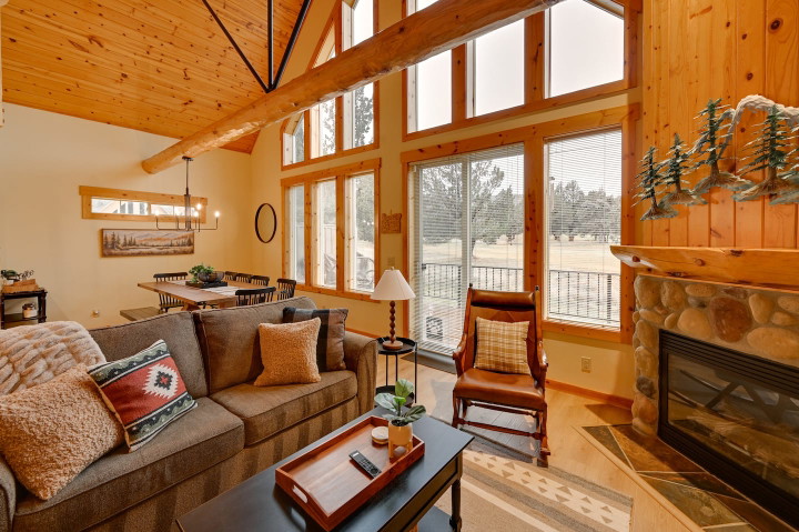 Game Room & 5 Pools: Chalet At Eagle Crest Resort - Redmond, OR