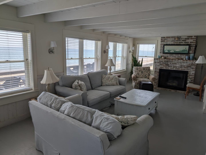 Casa Frente Al Mar Estilo Nantucket Directamente En Una Playa De Arena - Marshfield, MA