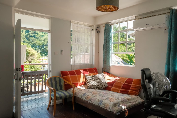 Cozy 2-bedroom Getaway In Roseau - Dominica