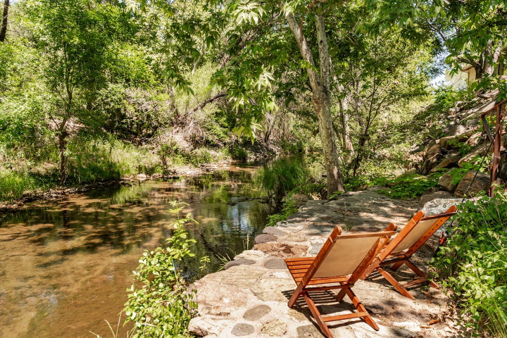 Luxurious Creekside Hideaway - Camp Verde, AZ