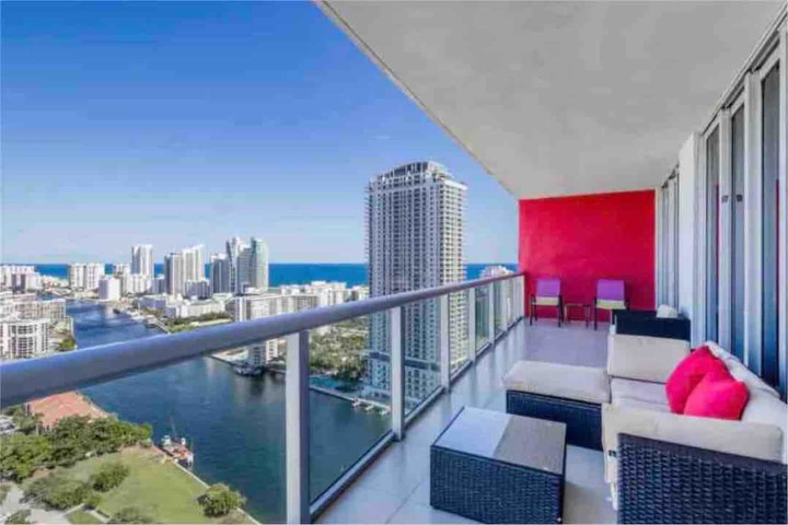 Heated Pool! Penthouse Suite+ocean Views! - Hallandale Beach, FL