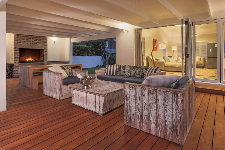 Hibiscus On Fourth | Tasteful Family Haven - Hermanus