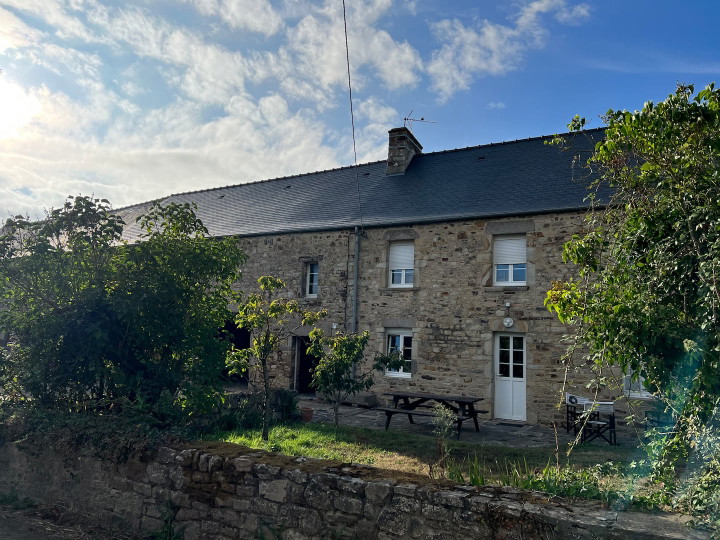 Gîte Bord De Mer, Pierres, Authentique, 12 Places - Manche