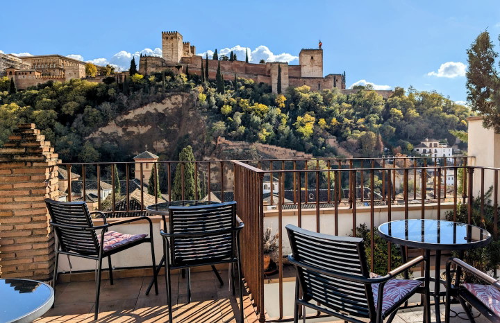 Standard Studio. Alhambra Apartments - Granada