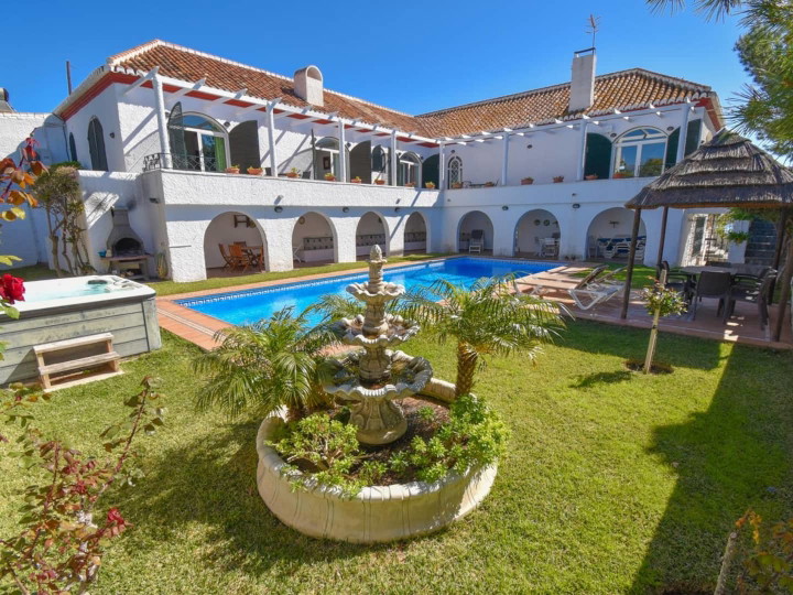 Beautiful And Spacious Villa With Private Pool - Almuñécar