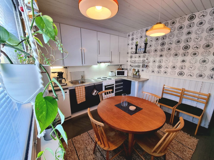 Creaky Wooden Floor! End Apartment. - Pori