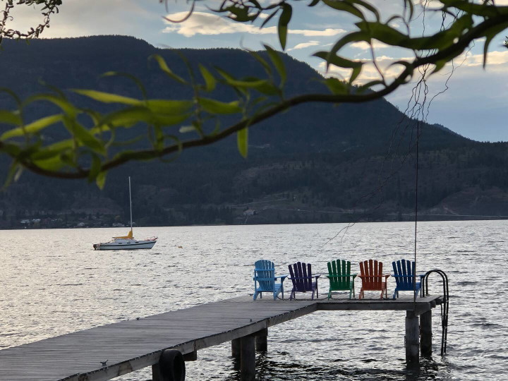 Innenstadt Kelowna Seeufer-oase Mit Privatem Steg Und Panoramablick - Kelowna