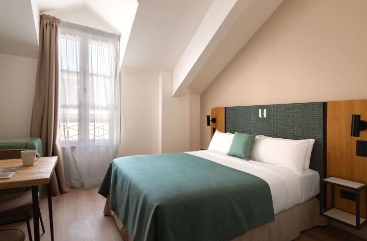 Versailles Rue Bailliage | Queen Room +Kitchenette - Versailles