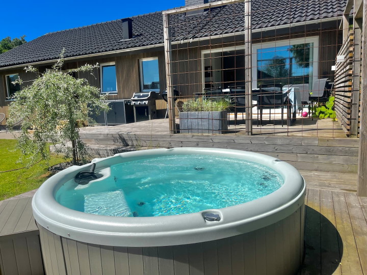 Rymlig Villa I Jönköping Med Badtunna Och Trädgård - Jönköping