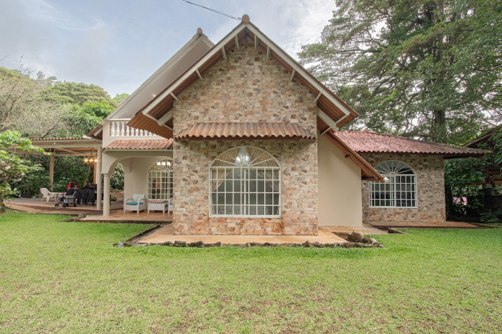 Lujosa Casa De Campo, Clima Agradable,con Chimenea, Jacuzzi, Mesa De Billar, áRea De Parillada, Fogata Y Mas... - Panama