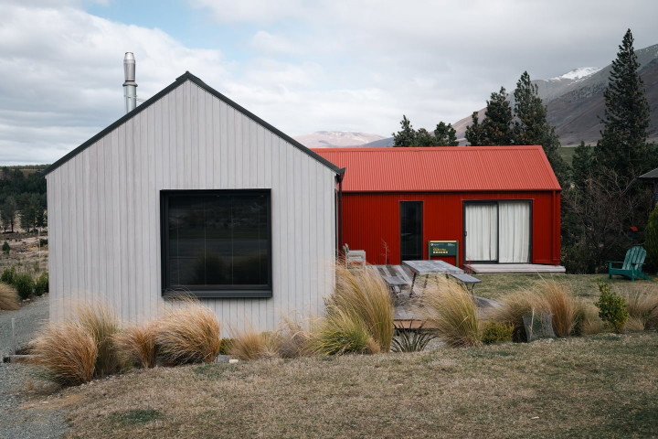 Backcountry Hut With A Modern Twist - Lake Ōhau City