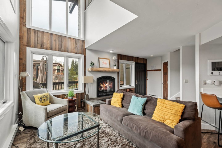 Modern Comfort Steps From The Slopes Hillsider 3br Townhome With Pool, Hot Tub - Steamboat Springs