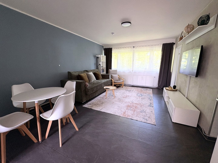 Modern Apartment | Sleeps 4, Parking - Cologne