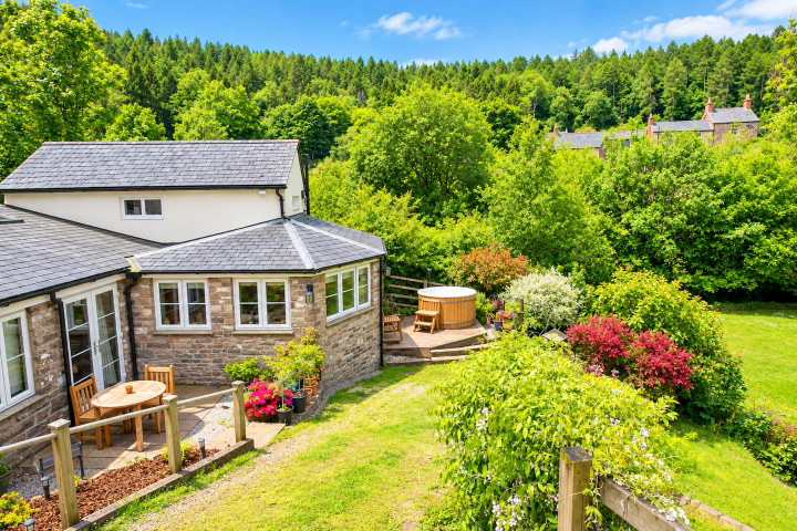 Idyllic Waterside Cottage - Private Hot Tub - Forest of Dean