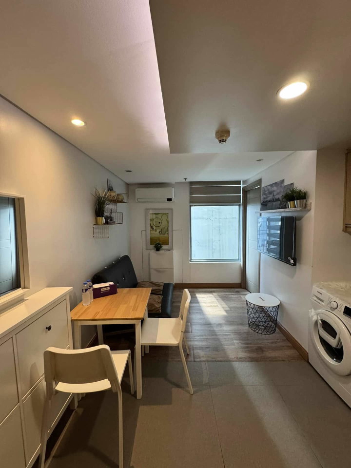 1 Bedroom Newly Renovated Condo Along Makati Ave - Taguig