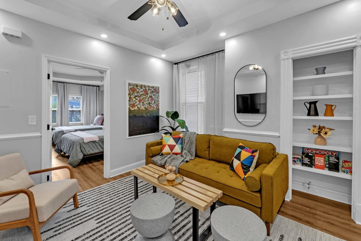 Colorful Urban Retreat W/ Reserved Parking - Bayonne, NJ