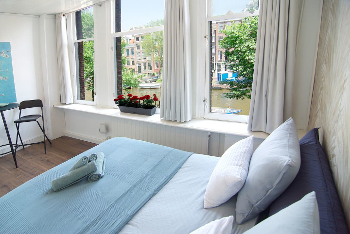 Private Studio With Amazing Canal View & Bathroom - Amsterdam