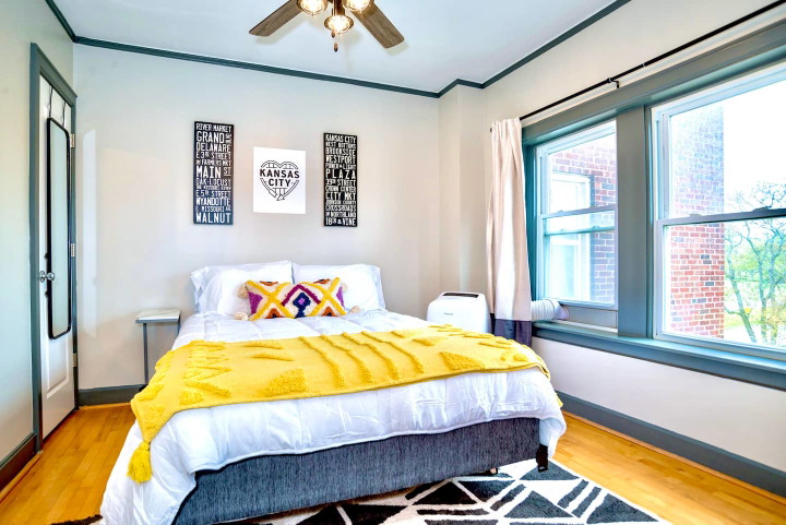 The Nelson & Plaza Condo W/ Free Parking! - Kansas City