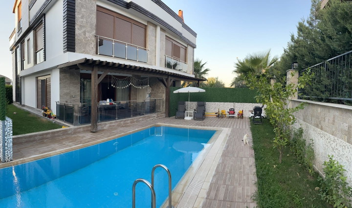 Havuzlu Ve Ofisli Teleskoplu Villa - Antalya