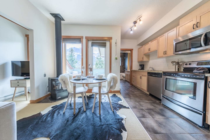 Cozy Penthouse Suite - Panoramic Mountain Views - 加拿大