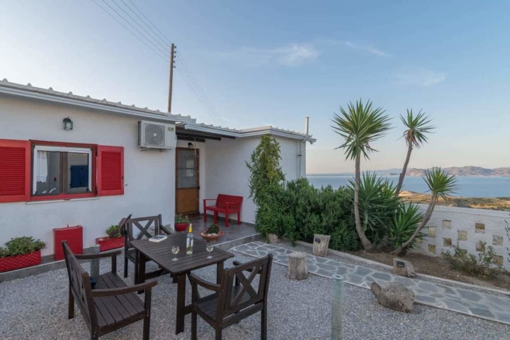 Dust In The Wind. Small House, Stunning View. - Milos