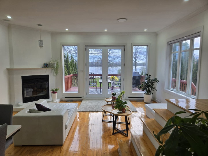 Beautiful Riverside Apartment 15 Min From Airport - Pointe-Claire