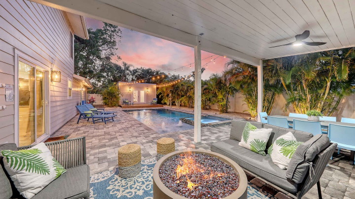 Designer Pool Home  Guest House  Near Ami - Anna Maria Island, FL