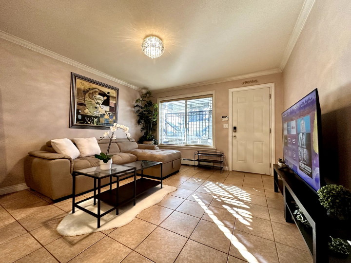 King Beds Private Suite - Port Moody