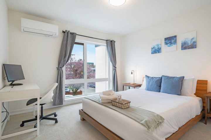 Perch - Winslow Place: Walkers Paradise! New & Modern, Pet Friendly W/ Ac - Seattle