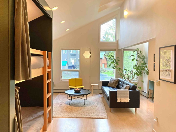 Stylish Sun-filled Flat Near Alyeska - Anchorage