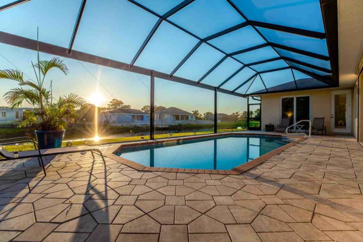 Luxurious & Spacious Canal Home With Heated Pool - Englewood, FL