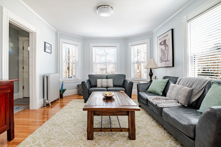 New Renovated Spotless Waltham Condo Walk To Shops - Waltham