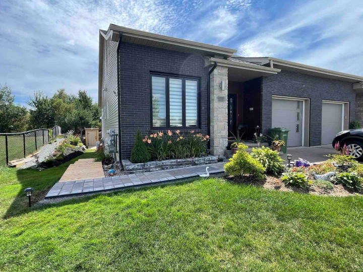 2 Bedroom Unit With Backyard Oasis - Halifax, NS, Canadá