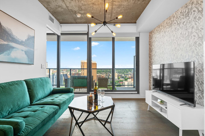 Modern Comfort Retreat|king Bed|2 Beds|park|17ave - Calgary